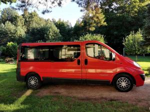 Red Renault Trafic 2007 in Siauliai, with an engine capacity of 2.00 L and mileage of 410 thousand km for 3999 €, photo 19 on AUTOMOTO.COM.LV