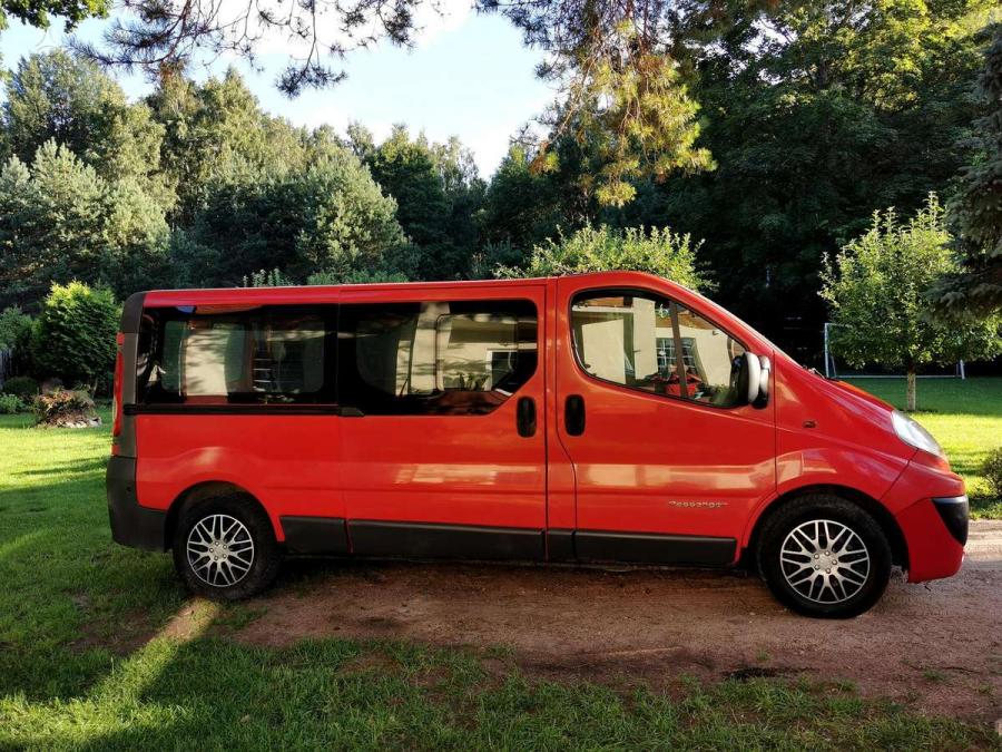 Red Renault Trafic 2007 in Siauliai, with an engine capacity of 2.00 L and mileage of 410 thousand km for 3999 €, photo 19 on AUTOMOTO.COM.LV