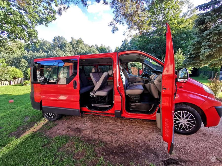 Red Renault Trafic 2007 in Siauliai, with an engine capacity of 2.00 L and mileage of 410 thousand km for 3999 €, photo 24 on AUTOMOTO.COM.LV