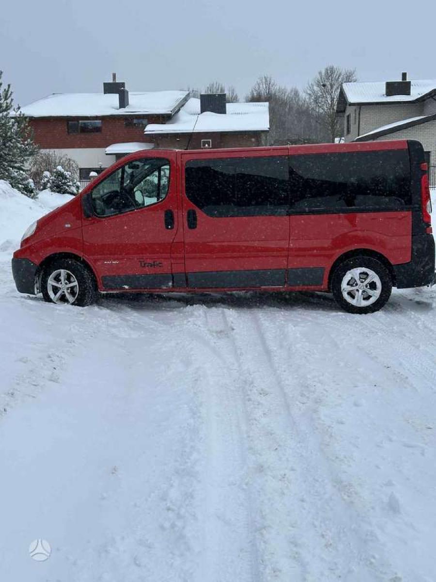 Red Renault Trafic 2010 in Siauliai, with an engine capacity of 2.00 L and mileage of 250 thousand km for 7200 €, photo 1 on AUTOMOTO.COM.LV