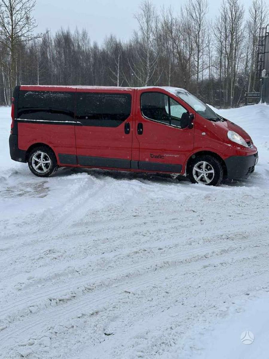Red Renault Trafic 2010 in Siauliai, with an engine capacity of 2.00 L and mileage of 250 thousand km for 7200 €, photo 2 on AUTOMOTO.COM.LV