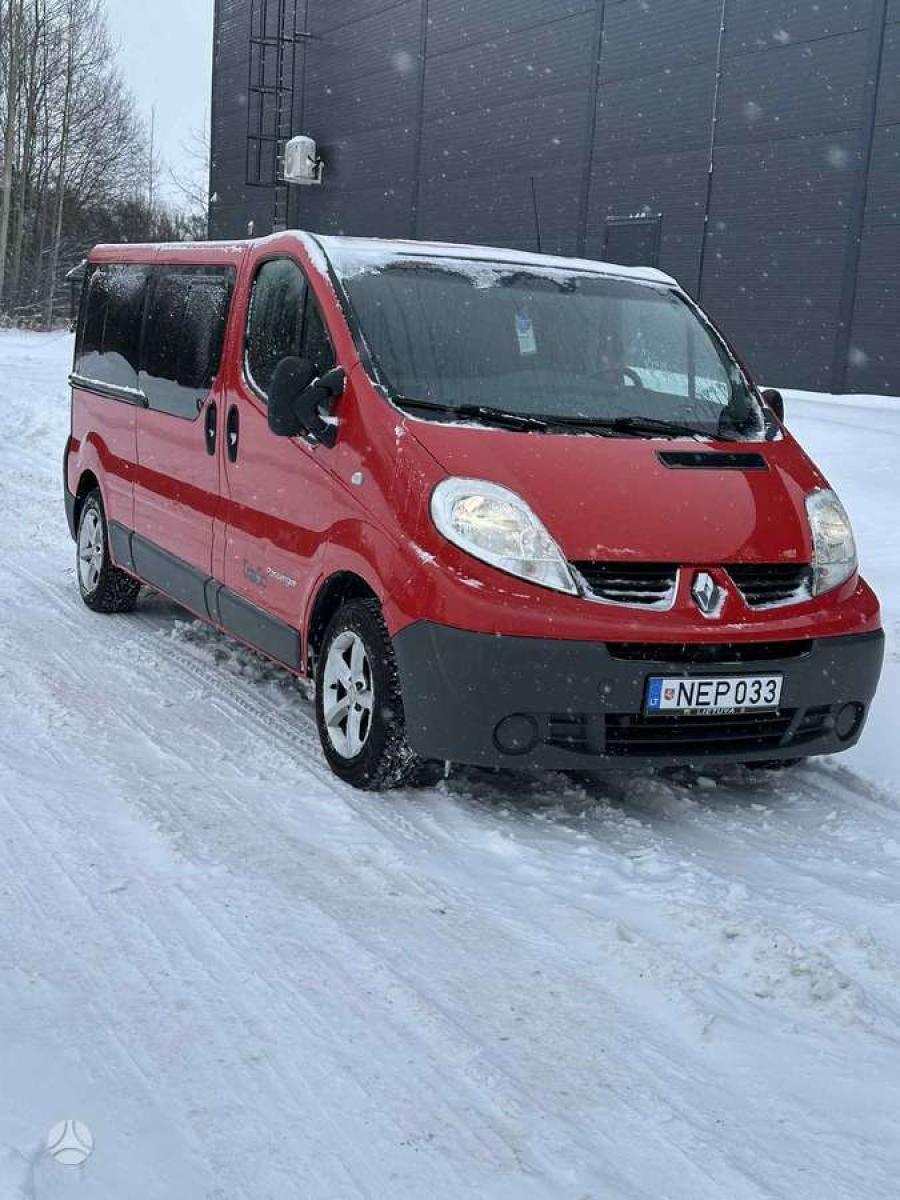 Red Renault Trafic 2010 in Siauliai, with an engine capacity of 2.00 L and mileage of 250 thousand km for 7200 €, photo 6 on AUTOMOTO.COM.LV