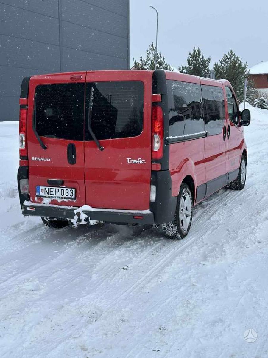 Red Renault Trafic 2010 in Siauliai, with an engine capacity of 2.00 L and mileage of 250 thousand km for 7200 €, photo 8 on AUTOMOTO.COM.LV
