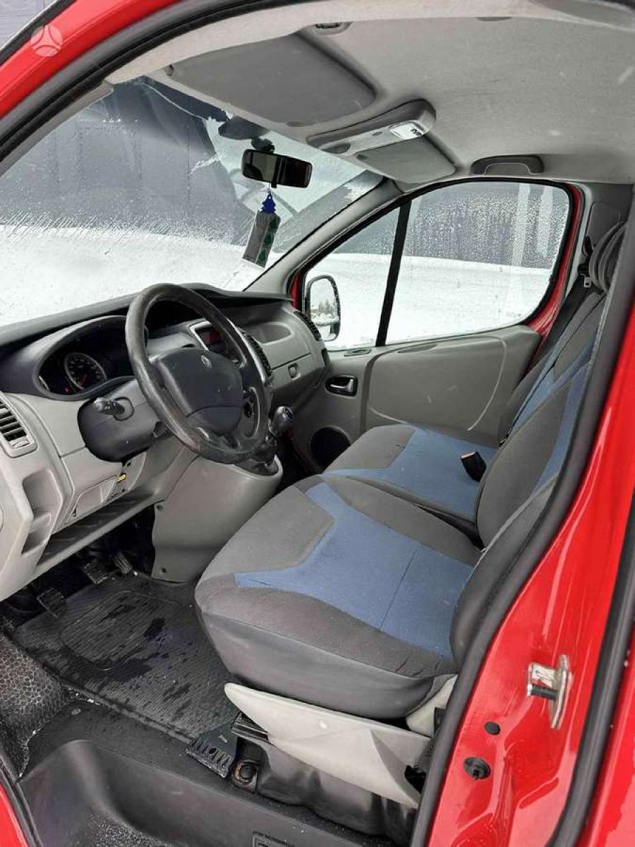Red Renault Trafic 2010 in Siauliai, with an engine capacity of 2.00 L and mileage of 250 thousand km for 7200 €, photo 10 on AUTOMOTO.COM.LV