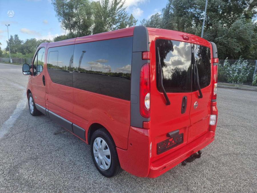Red Renault Trafic 2012 in Marijampole, with an engine capacity of 2.00 L and mileage of 310 thousand km for 8999 €, photo 3 on AUTOMOTO.COM.LV