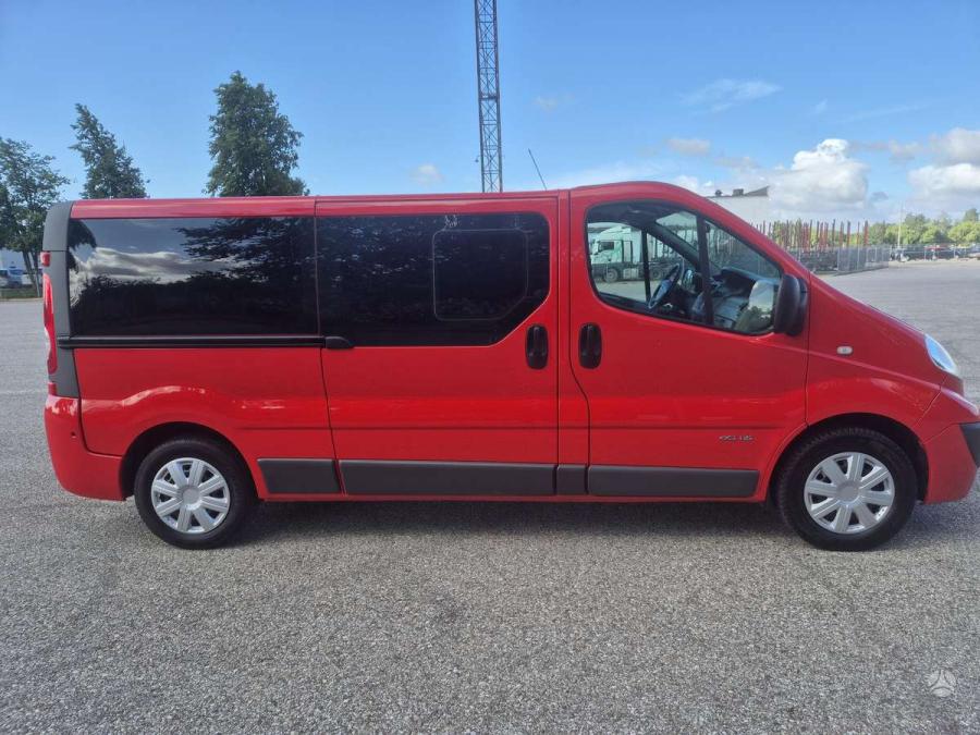 Red Renault Trafic 2012 in Marijampole, with an engine capacity of 2.00 L and mileage of 310 thousand km for 8999 €, photo 5 on AUTOMOTO.COM.LV