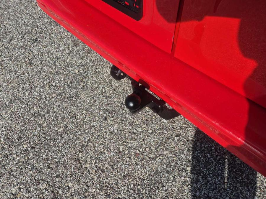 Red Renault Trafic 2012 in Marijampole, with an engine capacity of 2.00 L and mileage of 310 thousand km for 8999 €, photo 9 on AUTOMOTO.COM.LV