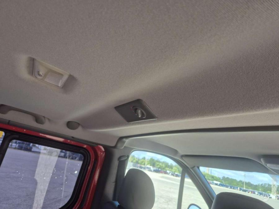 Red Renault Trafic 2012 in Marijampole, with an engine capacity of 2.00 L and mileage of 310 thousand km for 8999 €, photo 14 on AUTOMOTO.COM.LV