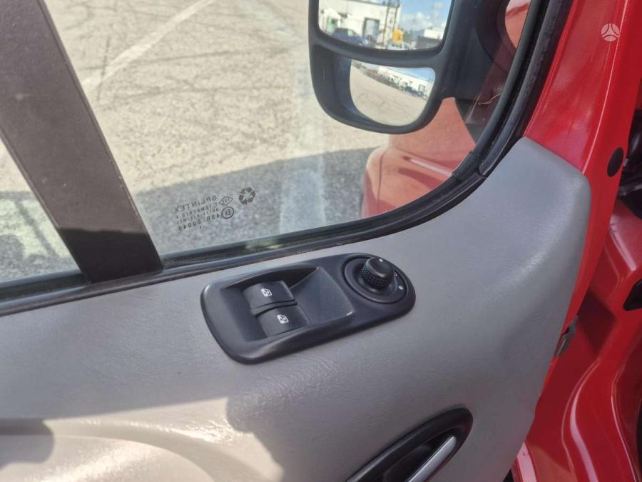 Red Renault Trafic 2012 in Marijampole, with an engine capacity of 2.00 L and mileage of 310 thousand km for 8999 €, photo 20 on AUTOMOTO.COM.LV