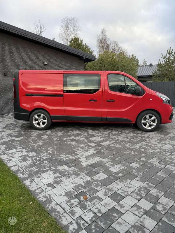 Red Renault Trafic 2016 in Vilnius, with an engine capacity of 1.60 L and mileage of 313 thousand km for 6200 €, photo 2 on AUTOMOTO.COM.LV