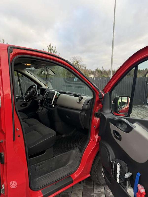 Red Renault Trafic 2016 in Vilnius, with an engine capacity of 1.60 L and mileage of 313 thousand km for 6200 €, photo 7 on AUTOMOTO.COM.LV