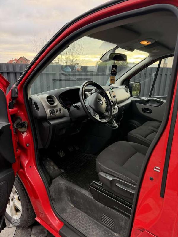 Red Renault Trafic 2016 in Vilnius, with an engine capacity of 1.60 L and mileage of 313 thousand km for 6200 €, photo 8 on AUTOMOTO.COM.LV