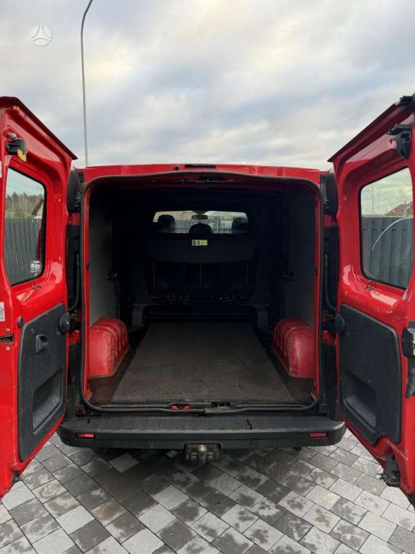 Red Renault Trafic 2016 in Vilnius, with an engine capacity of 1.60 L and mileage of 313 thousand km for 6200 €, photo 9 on AUTOMOTO.COM.LV