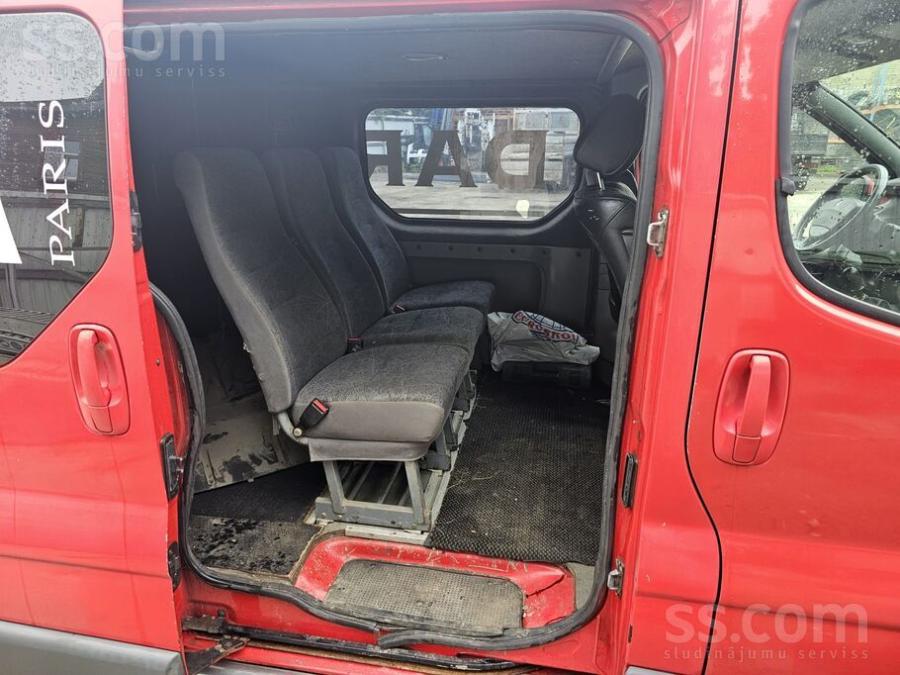 Red Renault Trafic 2003 in Riga, with an engine capacity of 1.90 L and mileage of 290 thousand km for 1490 €, photo 7 on AUTOMOTO.COM.LV