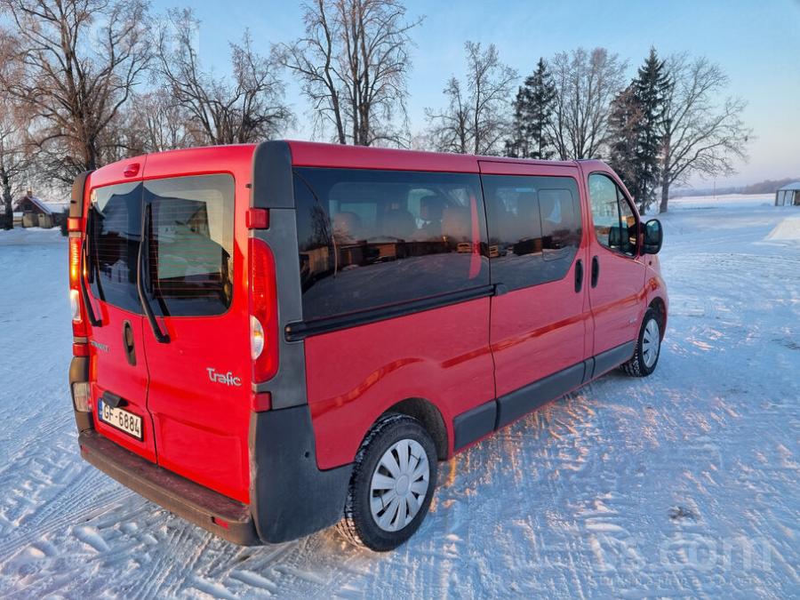 Red Renault Trafic 2006 in Jelgava, with an engine capacity of 2.00 L and mileage of 598 thousand km for 3600 €, photo 3 on AUTOMOTO.COM.LV