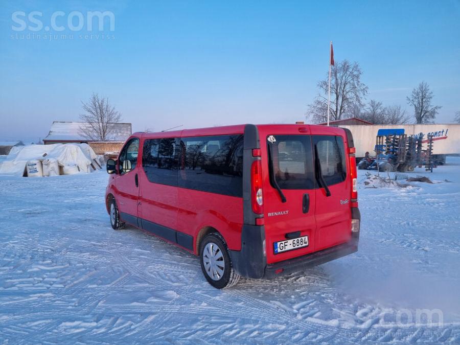 Red Renault Trafic 2006 in Jelgava, with an engine capacity of 2.00 L and mileage of 598 thousand km for 3600 €, photo 5 on AUTOMOTO.COM.LV