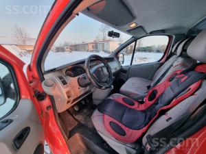 Red Renault Trafic 2006 in Jelgava, with an engine capacity of 2.00 L and mileage of 598 thousand km for 3600 €, photo 8 on AUTOMOTO.COM.LV