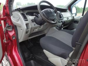 Red Renault Trafic 2006 in Riga, with an engine capacity of 2.50 L and mileage of 0 thousand km for 4350 €, photo 6 on AUTOMOTO.COM.LV
