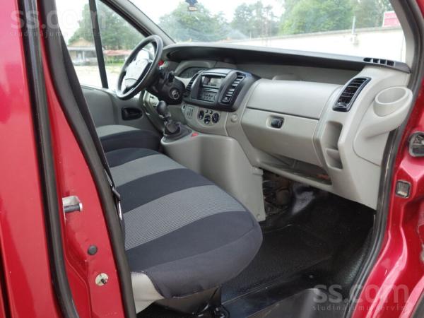 Red Renault Trafic 2006 in Riga, with an engine capacity of 2.50 L and mileage of 0 thousand km for 4350 €, photo 8 on AUTOMOTO.COM.LV