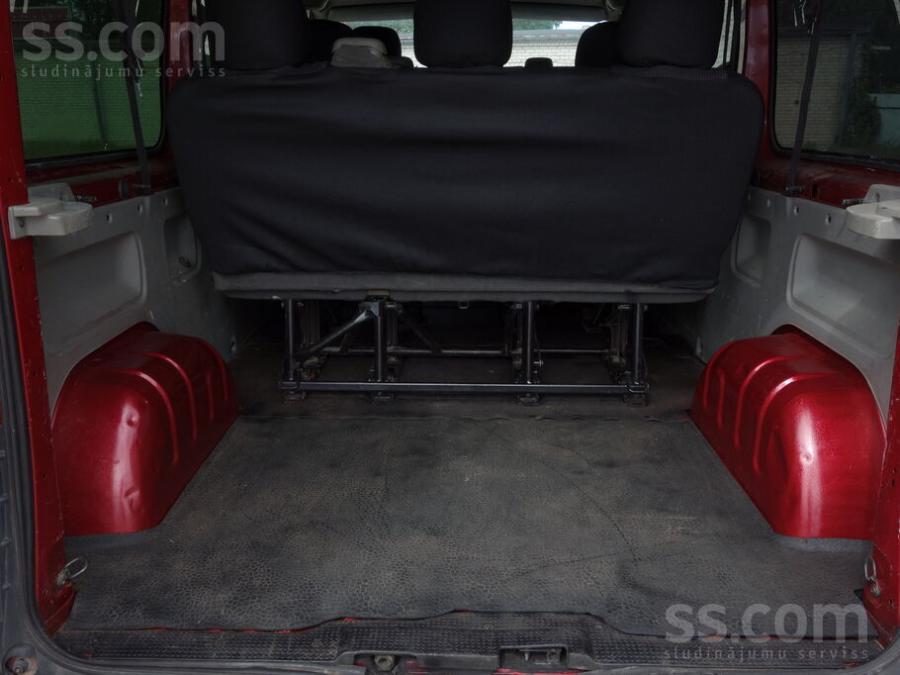 Red Renault Trafic 2006 in Riga, with an engine capacity of 2.50 L and mileage of 0 thousand km for 4350 €, photo 25 on AUTOMOTO.COM.LV