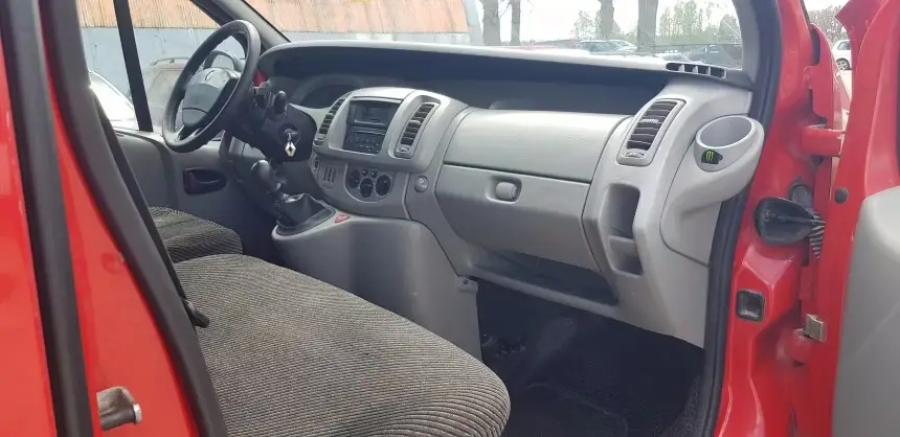 Sarkans Renault Trafic 2006 Valmiera, ar dzinēja tilpumu 2.00 L un nobraukumu 434 tūkst. km par 3900 €, foto 10 vietnē AUTOMOTO.COM.LV