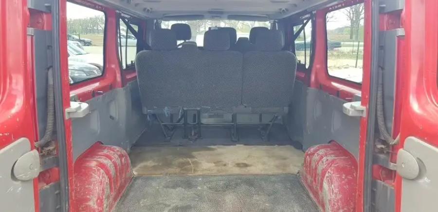 Sarkans Renault Trafic 2006 Valmiera, ar dzinēja tilpumu 2.00 L un nobraukumu 434 tūkst. km par 3900 €, foto 12 vietnē AUTOMOTO.COM.LV