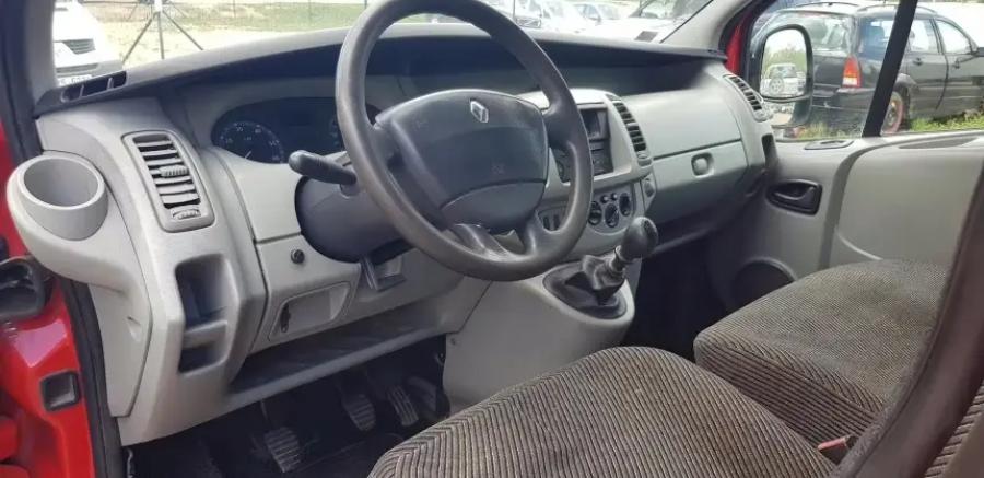 Sarkans Renault Trafic 2006 Valmiera, ar dzinēja tilpumu 2.00 L un nobraukumu 434 tūkst. km par 3900 €, foto 13 vietnē AUTOMOTO.COM.LV