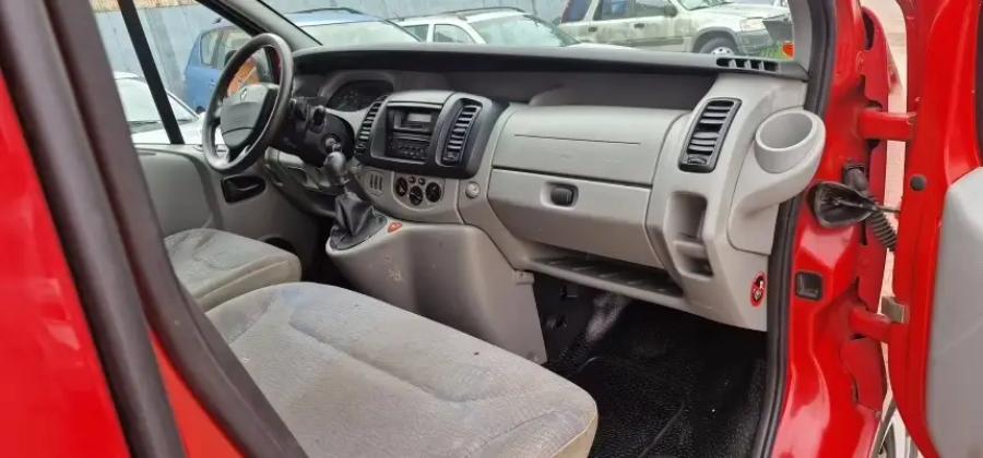 Sarkans Renault Trafic 2006 Valmiera, ar dzinēja tilpumu 1.90 L un nobraukumu 311 tūkst. km par 3850 €, foto 3 vietnē AUTOMOTO.COM.LV