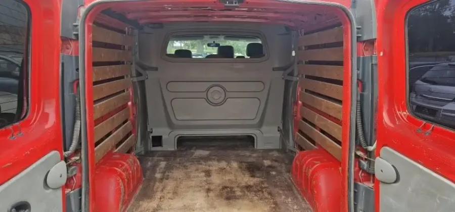 Sarkans Renault Trafic 2006 Valmiera, ar dzinēja tilpumu 1.90 L un nobraukumu 311 tūkst. km par 3850 €, foto 5 vietnē AUTOMOTO.COM.LV
