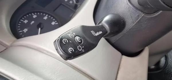 Sarkans Renault Trafic 2006 Valmiera, ar dzinēja tilpumu 1.90 L un nobraukumu 311 tūkst. km par 3850 €, foto 6 vietnē AUTOMOTO.COM.LV