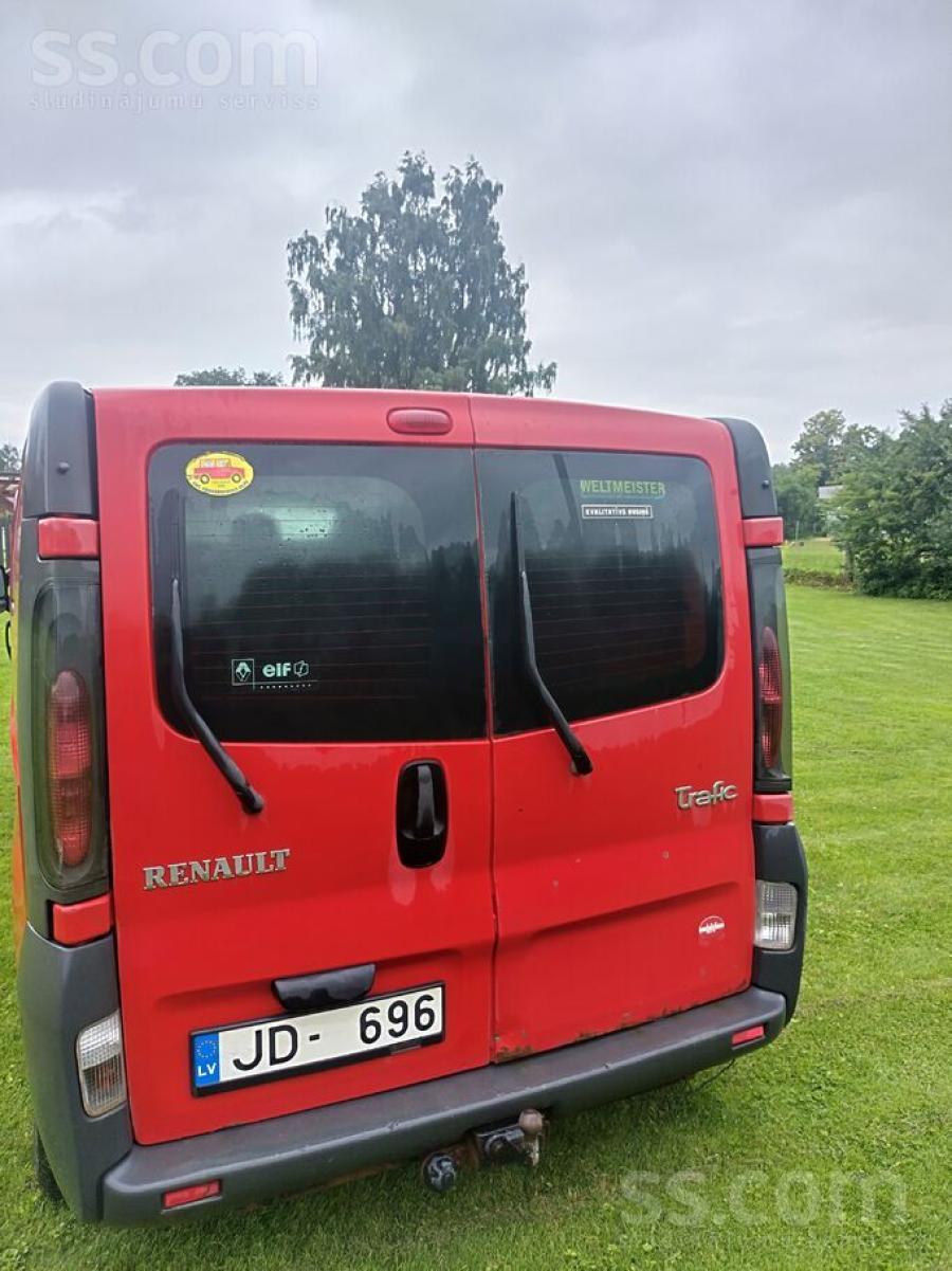 Sarkans Renault Trafic 2006 Valmiera, ar dzinēja tilpumu 1.90 L un nobraukumu 395 tūkst. km par 2500 €, foto 4 vietnē AUTOMOTO.COM.LV