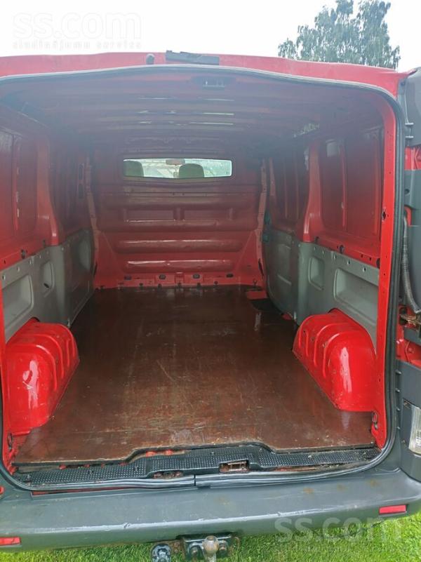 Sarkans Renault Trafic 2006 Valmiera, ar dzinēja tilpumu 1.90 L un nobraukumu 395 tūkst. km par 2500 €, foto 4 vietnē AUTOMOTO.COM.LV