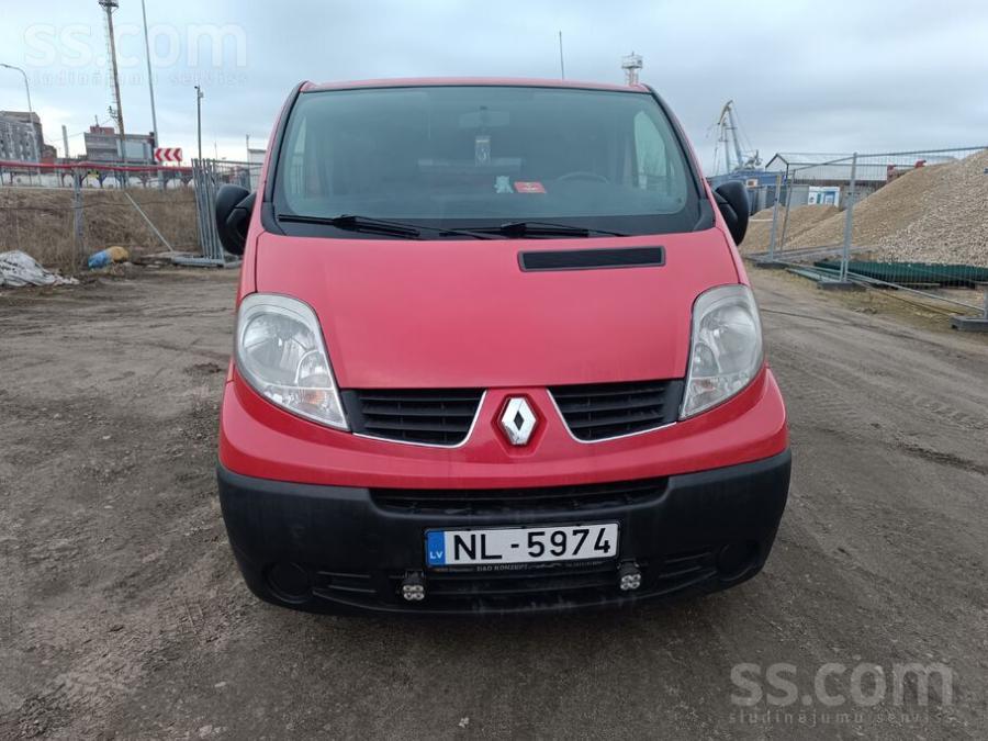 Red Renault Trafic 2007 in Riga, with an engine capacity of 2.00 L and mileage of 201 thousand km for 4100 €, photo 4 on AUTOMOTO.COM.LV
