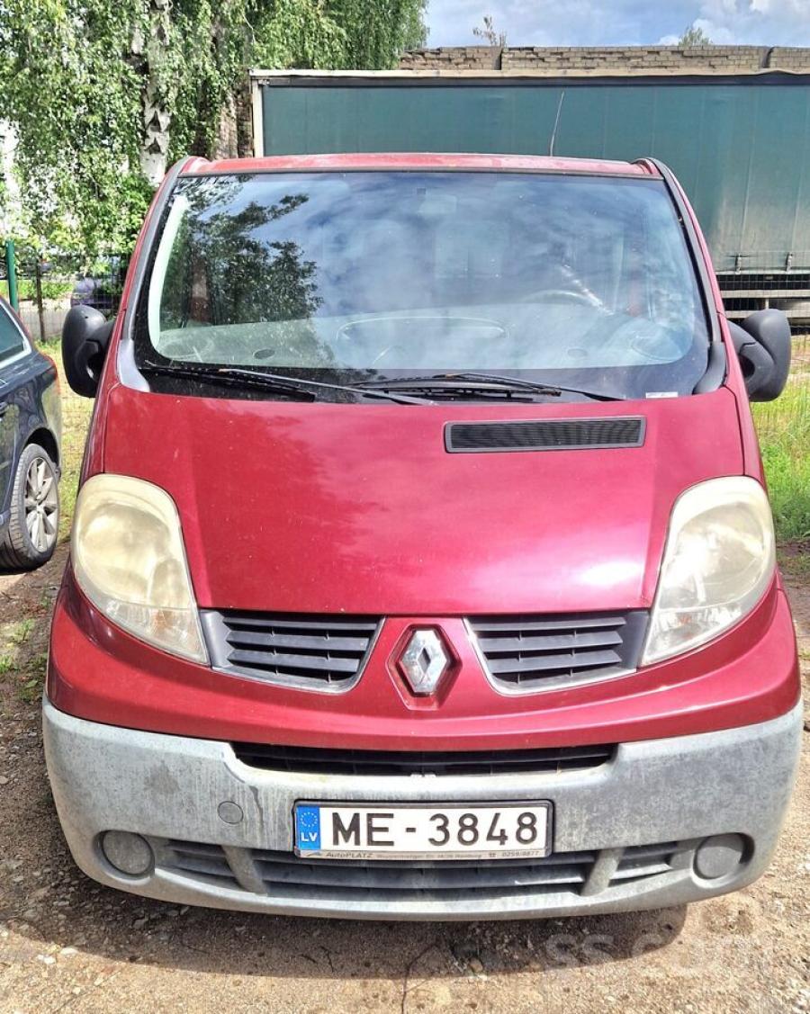 Sarkans Renault Trafic 2008 Rīga, ar dzinēja tilpumu 2.50 L un nobraukumu 330 tūkst. km par 1200 €, foto 1 vietnē AUTOMOTO.COM.LV