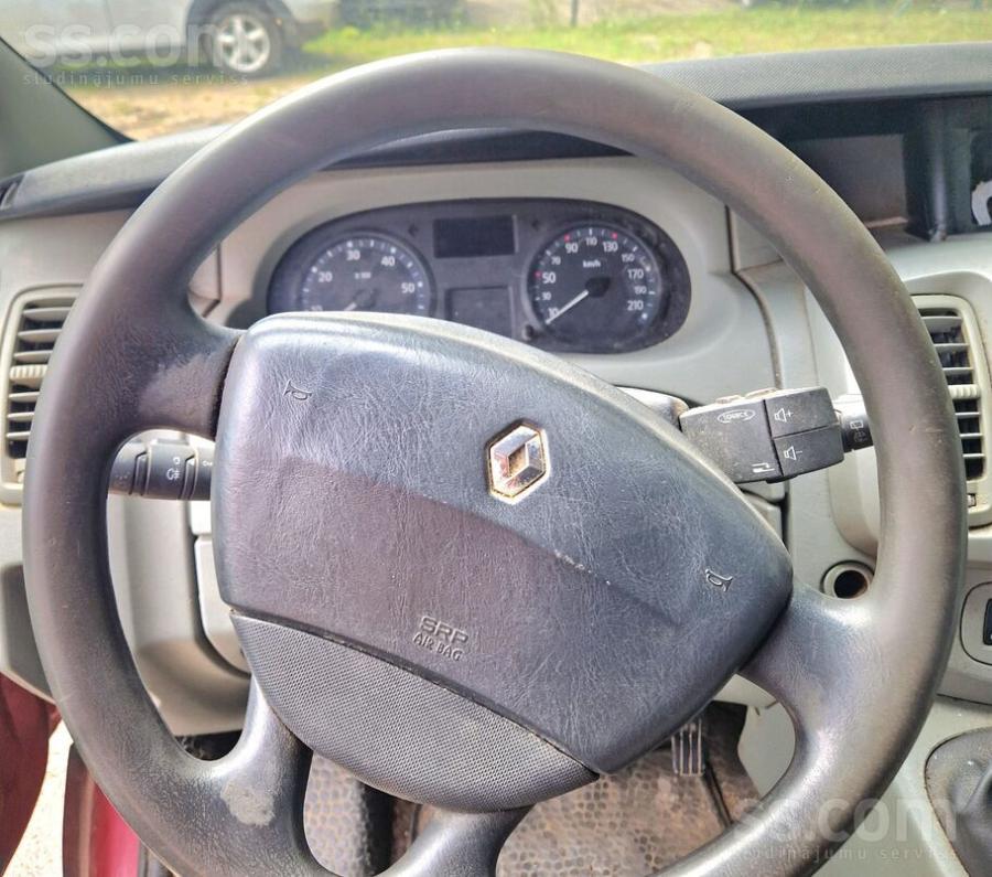 Sarkans Renault Trafic 2008 Rīga, ar dzinēja tilpumu 2.50 L un nobraukumu 330 tūkst. km par 1200 €, foto 4 vietnē AUTOMOTO.COM.LV