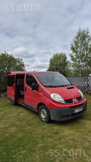 Red Renault Trafic 2009 in Riga, with an engine capacity of 2.00 L and mileage of 382 thousand km for 3500 €, photo 1 on AUTOMOTO.COM.LV