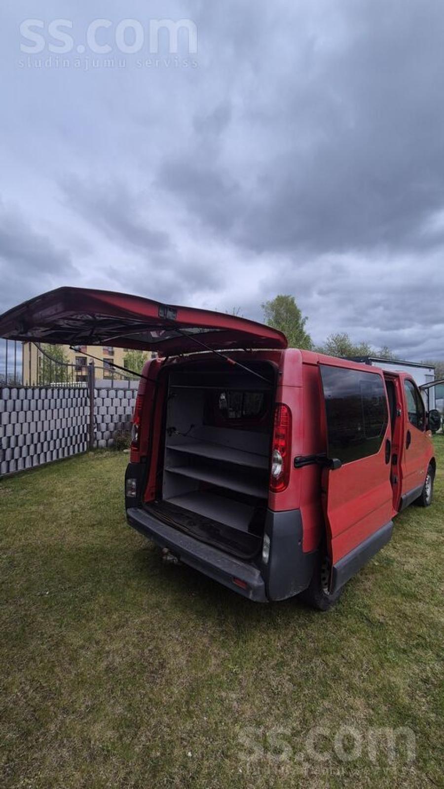 Red Renault Trafic 2009 in Riga, with an engine capacity of 2.00 L and mileage of 382 thousand km for 3500 €, photo 4 on AUTOMOTO.COM.LV