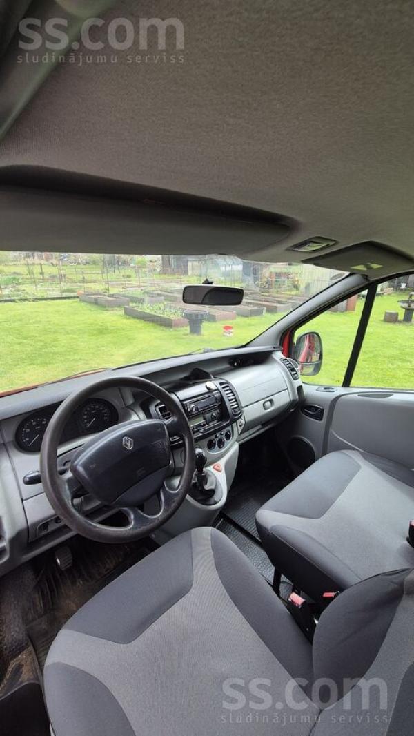 Red Renault Trafic 2009 in Riga, with an engine capacity of 2.00 L and mileage of 382 thousand km for 3500 €, photo 6 on AUTOMOTO.COM.LV