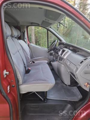 Sarkans Renault Trafic 2010 Ogre, ar dzinēja tilpumu 2.50 L un nobraukumu 285 tūkst. km par 4500 €, foto 5 vietnē AUTOMOTO.COM.LV