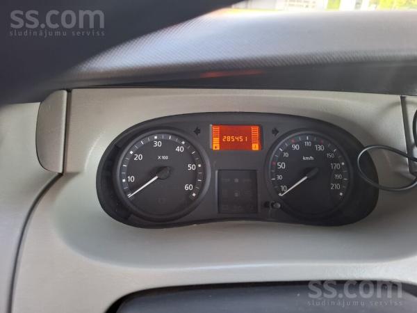 Sarkans Renault Trafic 2010 Ogre, ar dzinēja tilpumu 2.50 L un nobraukumu 285 tūkst. km par 4500 €, foto 6 vietnē AUTOMOTO.COM.LV