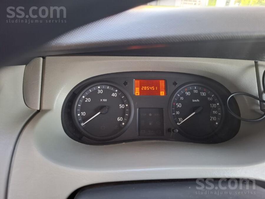 Sarkans Renault Trafic 2010 Ogre, ar dzinēja tilpumu 2.50 L un nobraukumu 285 tūkst. km par 4500 €, foto 6 vietnē AUTOMOTO.COM.LV