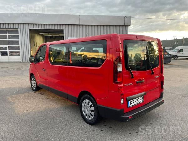 Red Renault Trafic 2017 in Riga, with an engine capacity of 1.60 L and mileage of 213 thousand km for 11000 €, photo 4 on AUTOMOTO.COM.LV