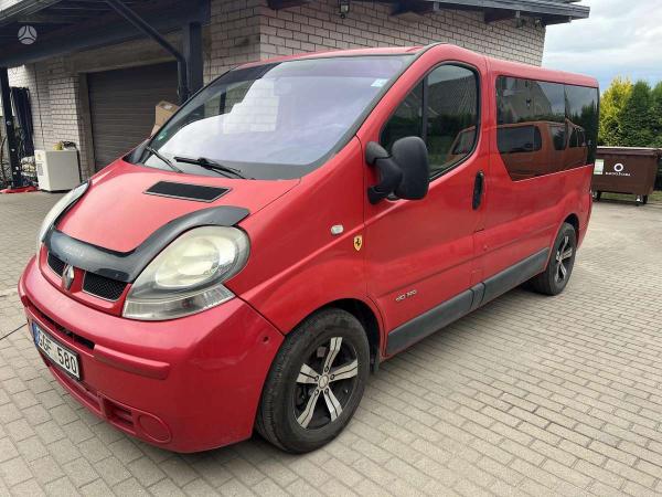 Red Renault Trafic 2004 in Kaunas, with an engine capacity of 2.46 L and mileage of 440 thousand km for 5600 €, photo 1 on AUTOMOTO.COM.LV