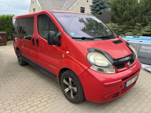 Red Renault Trafic 2004 in Kaunas, with an engine capacity of 2.46 L and mileage of 440 thousand km for 5600 €, photo 2 on AUTOMOTO.COM.LV
