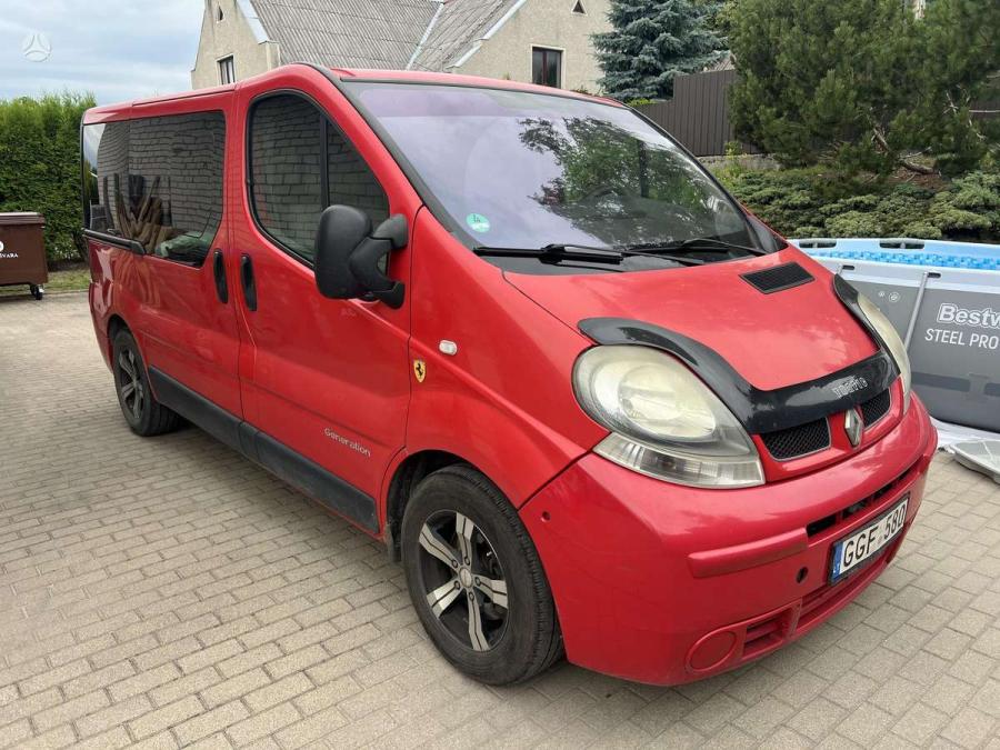 Red Renault Trafic 2004 in Kaunas, with an engine capacity of 2.46 L and mileage of 440 thousand km for 5600 €, photo 3 on AUTOMOTO.COM.LV