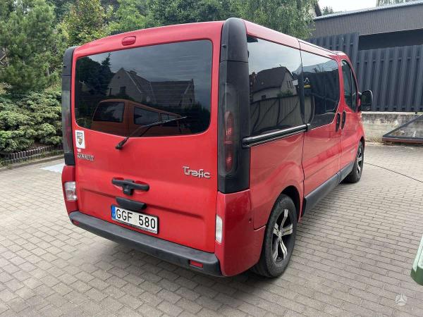 Red Renault Trafic 2004 in Kaunas, with an engine capacity of 2.46 L and mileage of 440 thousand km for 5600 €, photo 3 on AUTOMOTO.COM.LV