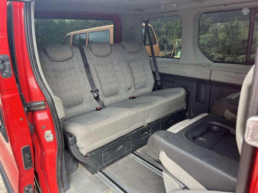 Red Renault Trafic 2004 in Kaunas, with an engine capacity of 2.46 L and mileage of 440 thousand km for 5600 €, photo 7 on AUTOMOTO.COM.LV