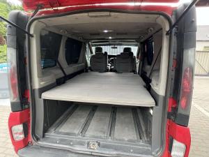Red Renault Trafic 2004 in Kaunas, with an engine capacity of 2.46 L and mileage of 440 thousand km for 5600 €, photo 12 on AUTOMOTO.COM.LV