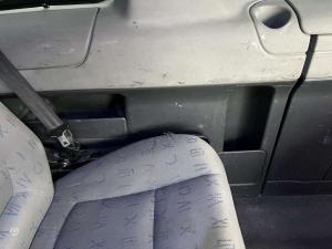 Red Renault Trafic 2004 in Kaunas, with an engine capacity of 2.46 L and mileage of 440 thousand km for 5600 €, photo 16 on AUTOMOTO.COM.LV