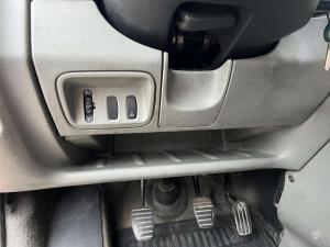 Red Renault Trafic 2004 in Kaunas, with an engine capacity of 2.46 L and mileage of 440 thousand km for 5600 €, photo 20 on AUTOMOTO.COM.LV